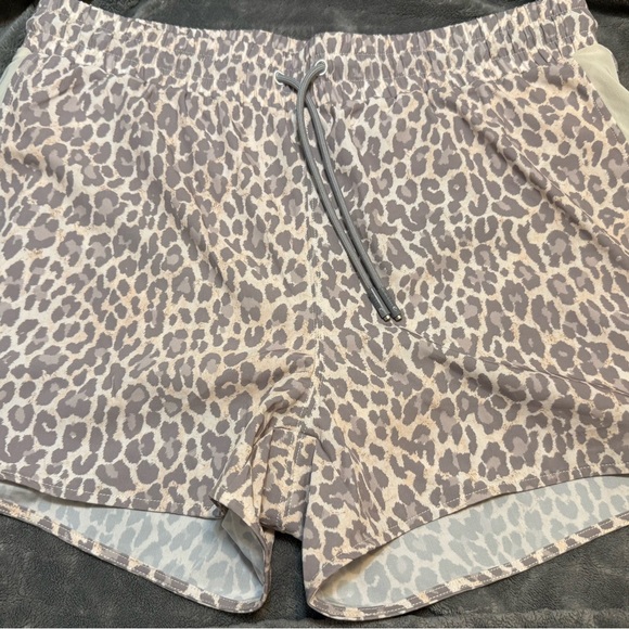 Johnny Was | Shorts | Johnny Was Calme White Grey Leopard Print Elastic ...